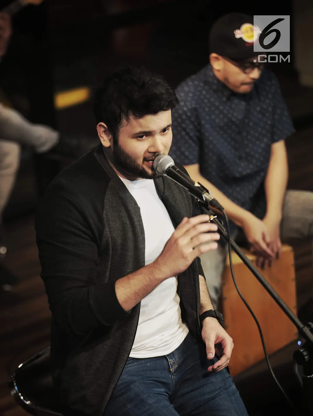 FOTO: Hibur Karyawan KLY, Begini Penampilan Ridho Rhoma - Foto Liputan6.com