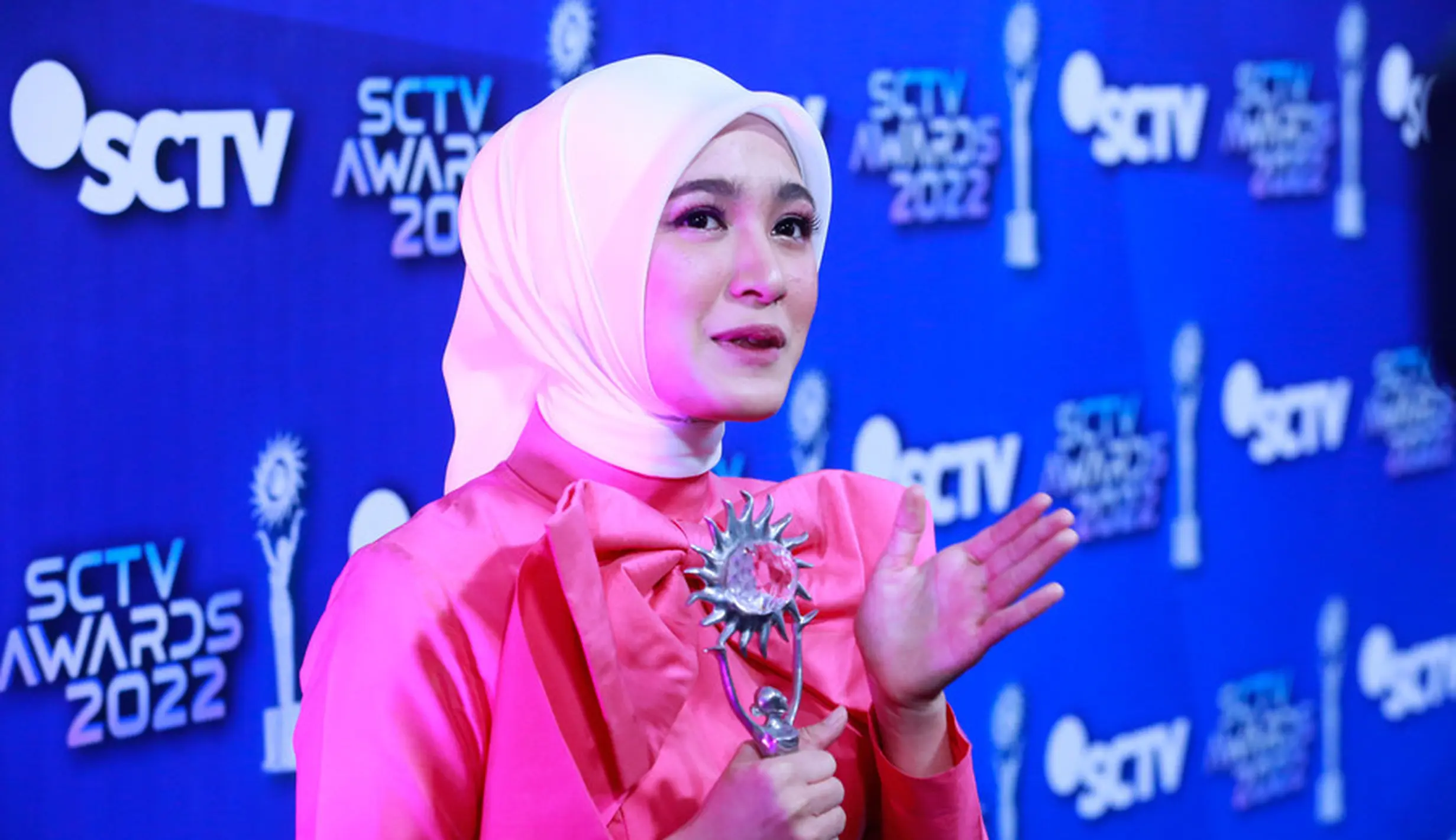 Potret Cut Syifa Raih Penghargaan SCTV Awards 2022, 15 Tahun Berkarier Akhirnya Dapat Piala ...