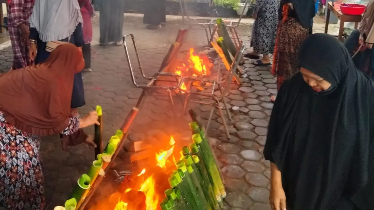 Tradisi Malamang Sambut Ramadan di Tanah Minang - Regional Liputan6.com