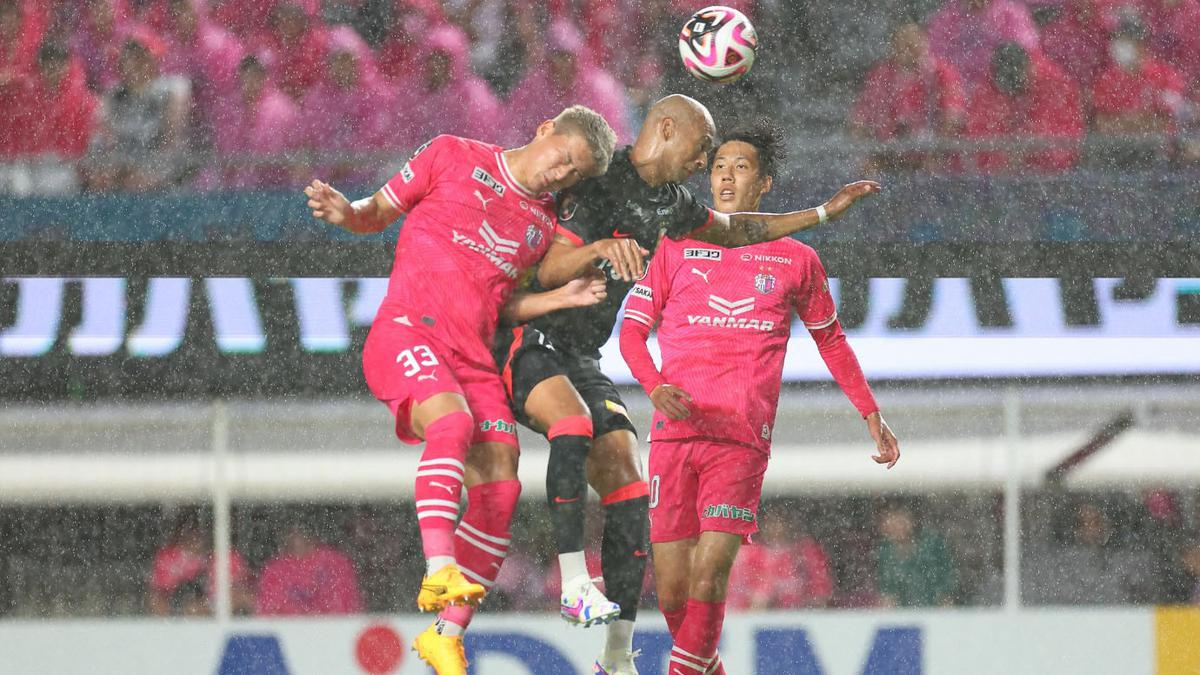 Foto: Rapor 5 Bek Tengah Cerezo Osaka Musim Ini di J1 League 2024, Justin Hubner Peringkat ...