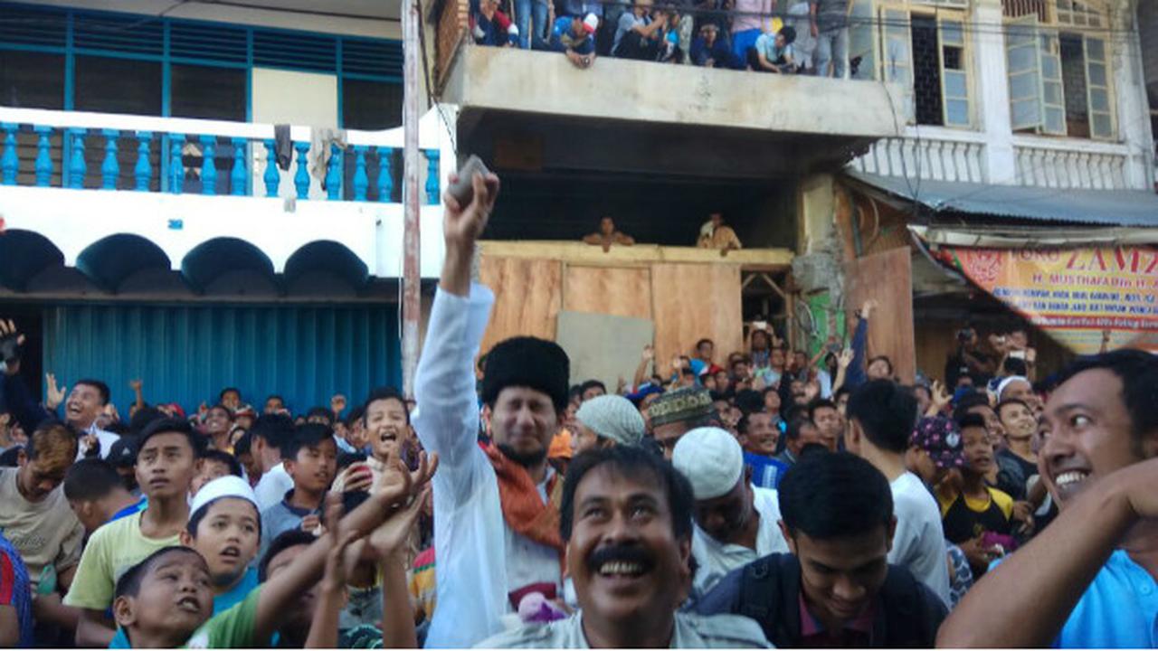 Serak Gulo, Tradisi Berebut Gula ala Orang India di Padang