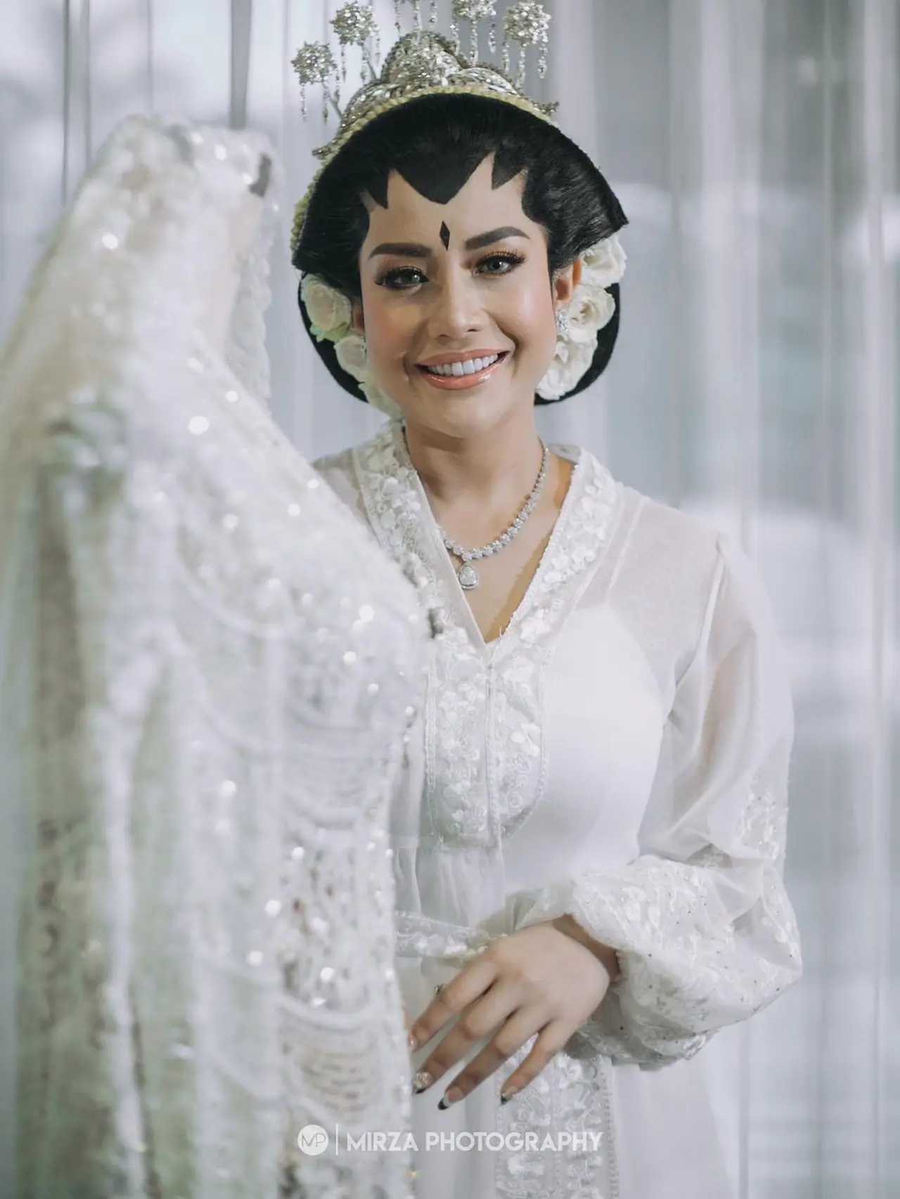 6 Potret Shinta Bachir Menikah dengan Indra Kristianto, Tampil Anggun ...