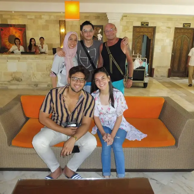 6 Momen Kedekatan Ammar Zoni dengan Ayah Mertua, Terlihat Akrab - Hot Liputan6.com