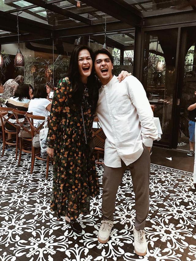 6 Potret Kebersamaan Ricky Harun dan Donna Harun, Bak Kakak Adik