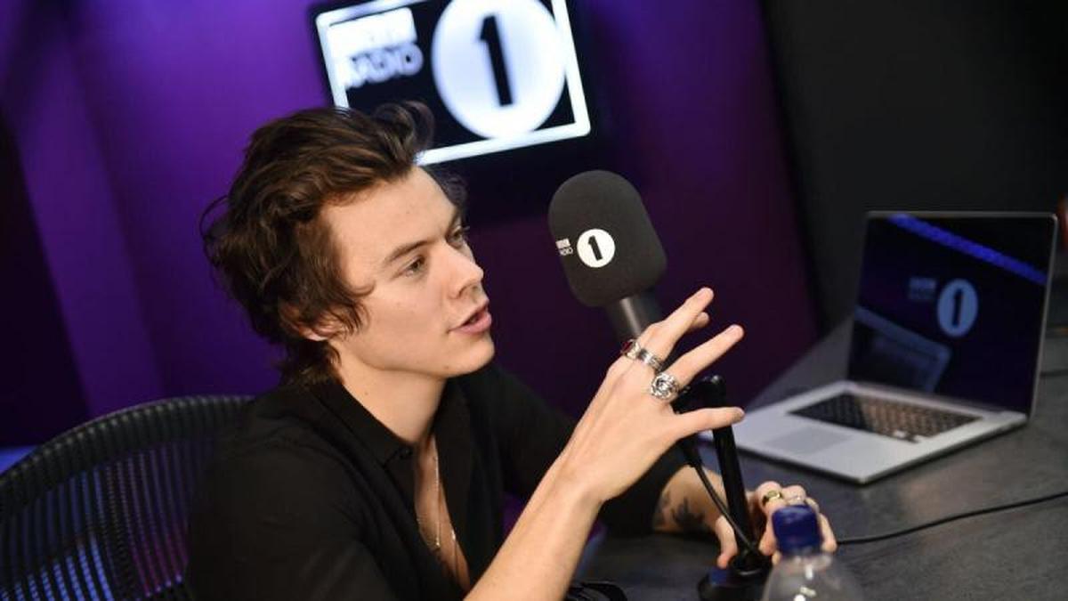 Harry Styles Rilis Lagu Romantis, Sweet Creature