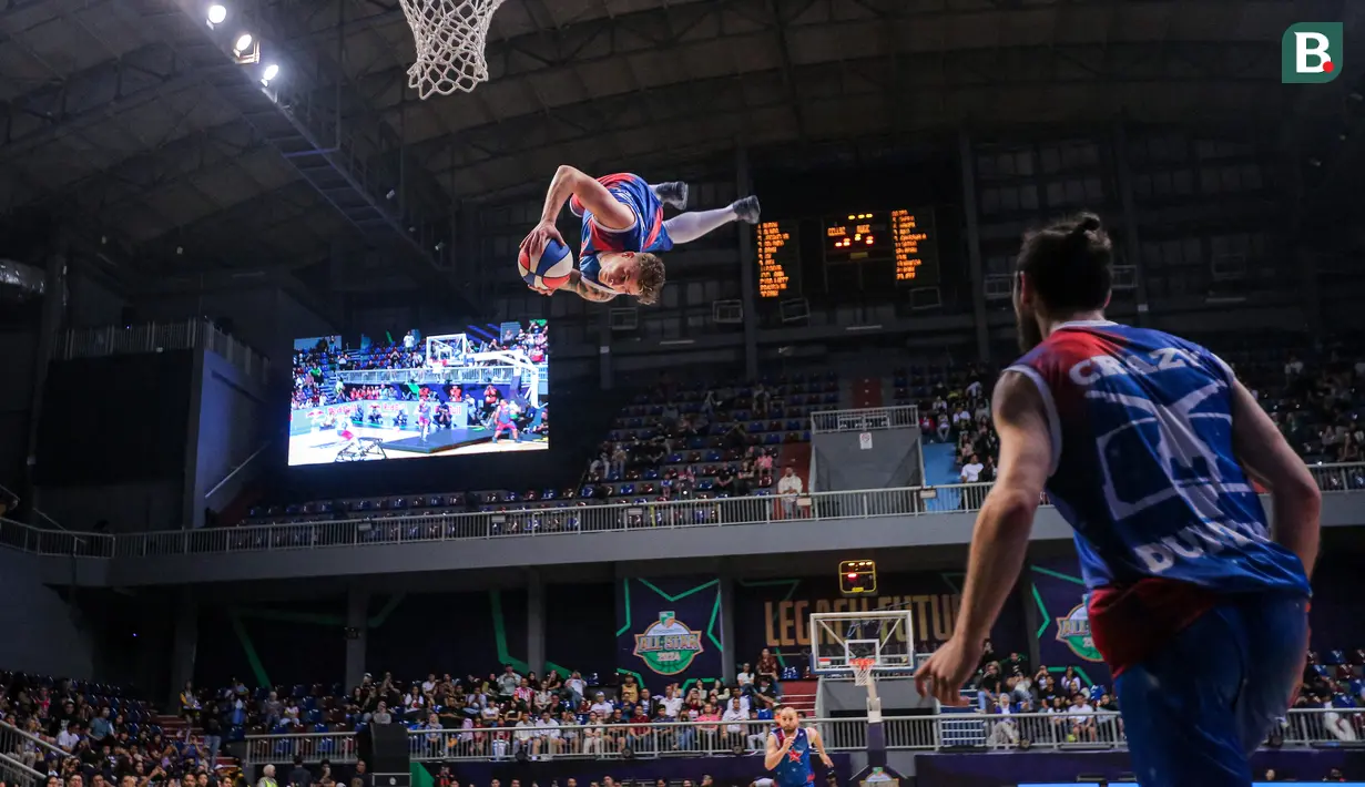 Foto: Pertunjukan Spektakuler Crazy Dunkers, Buat Penonton IBL All Star 2024 Berdecak Kagum ...