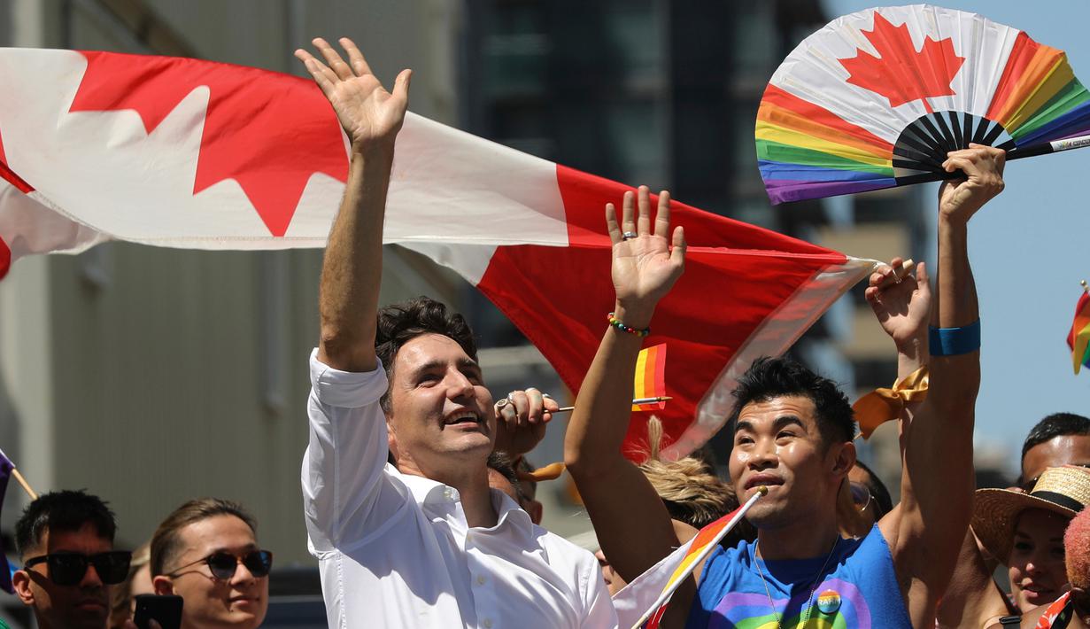 FOTO: PM Kanada Justin Trudeau Ikuti Pawai LGBT di Toronto - Foto ...