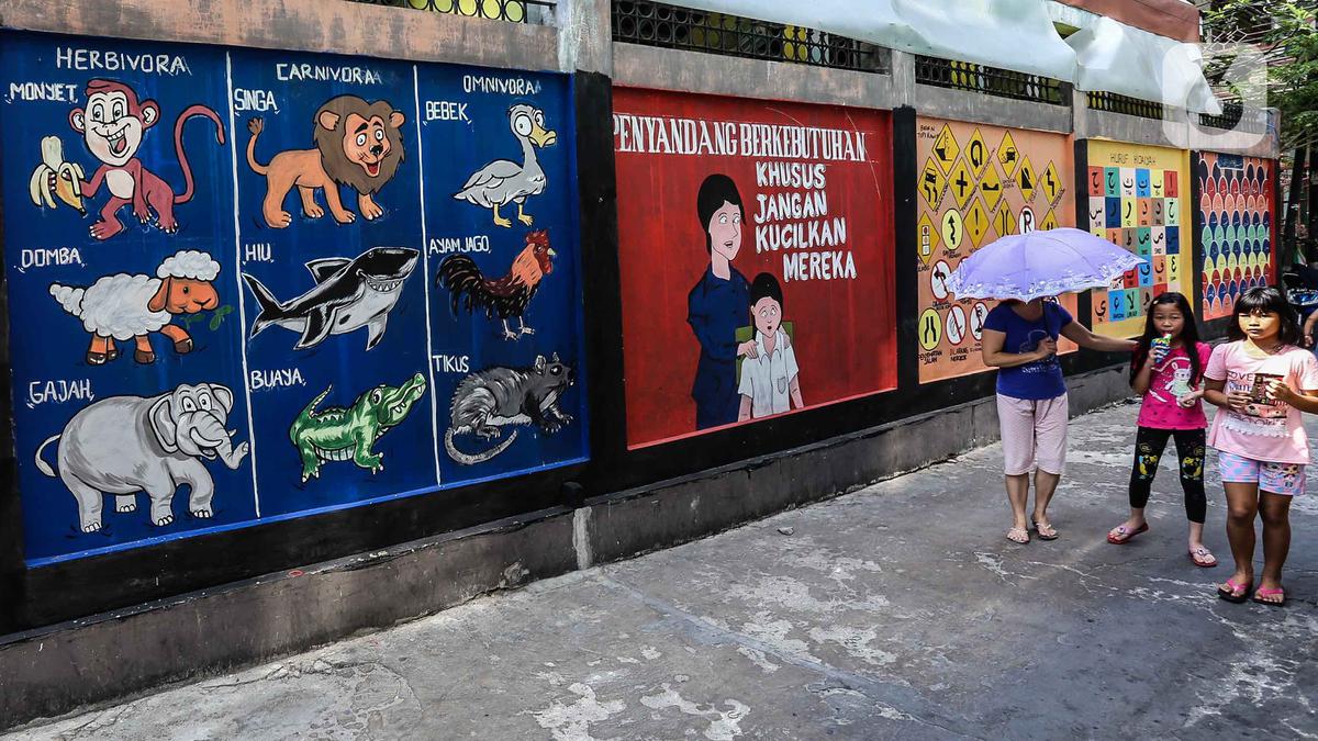 FOTO: Ada Mural Unik Bertema Edukatif di Jakarta Utara - Foto Liputan6.com
