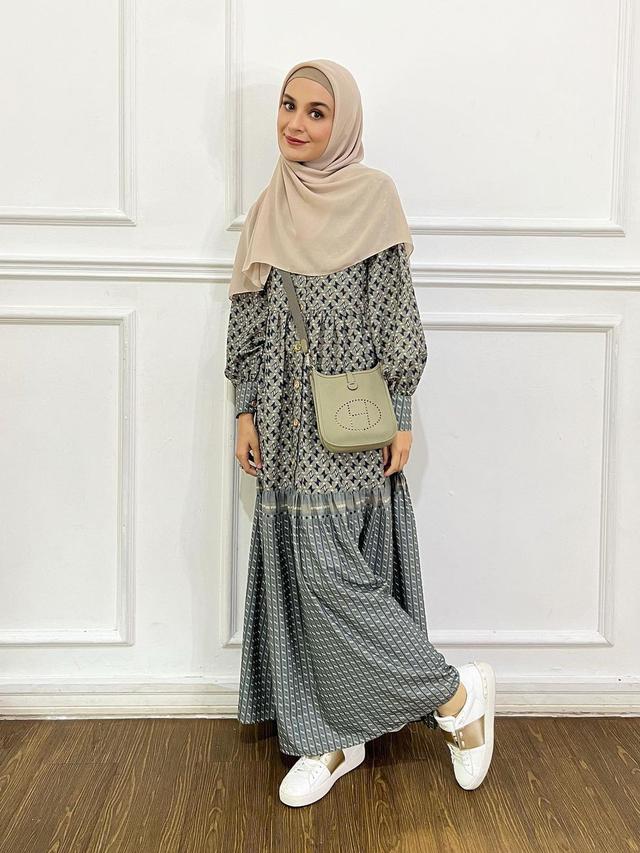 8 Model Baju Gamis Simple dan Elegan, Simak Inspirasinya dari Citra ...