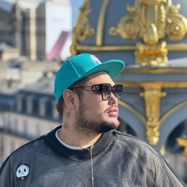 6 Potret Ivan Gunawan dengan Brewok Tebal dan Pipi Tirus, Banjir Pujian ...