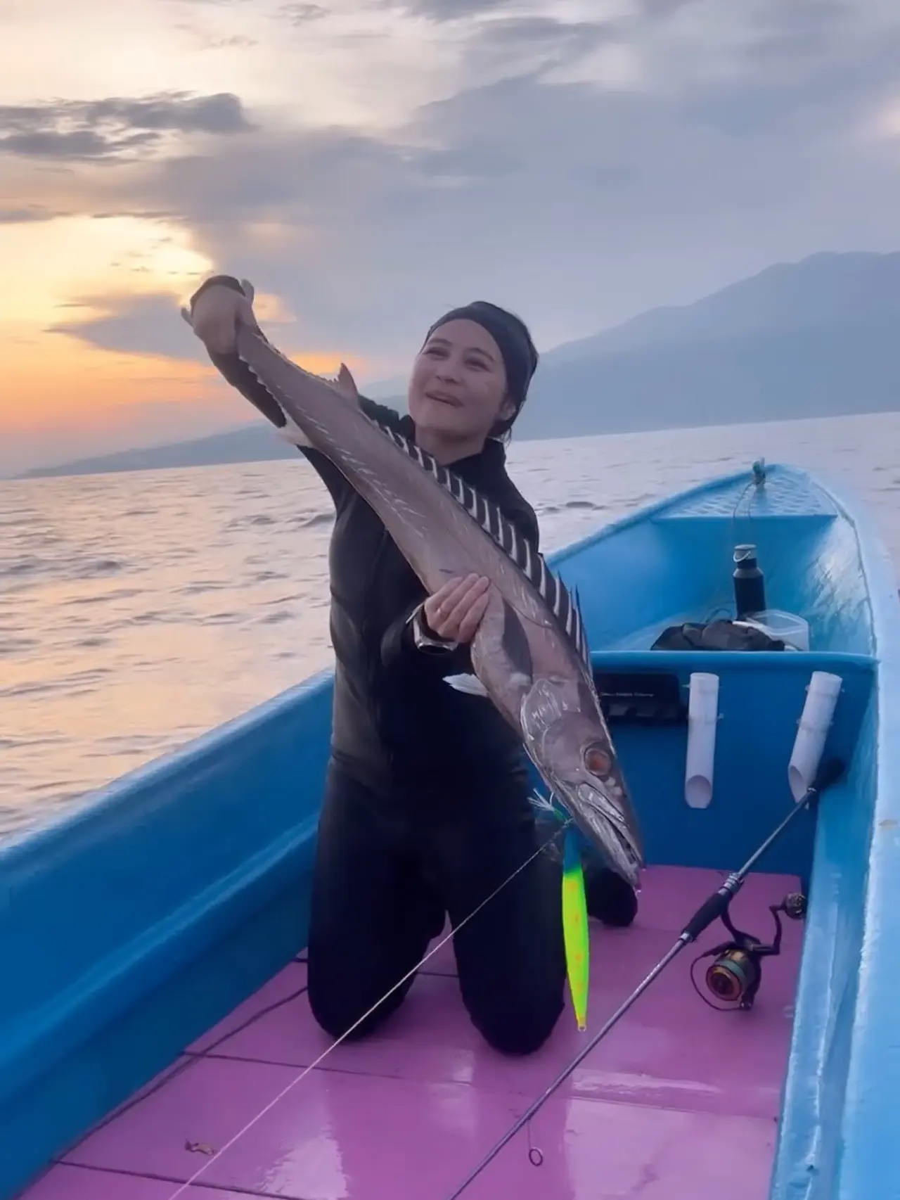 6 Potret Prilly Latuconsina Mancing di Perairan Bolsel Sulawesi Utara, Girang Dapat Ikan ...