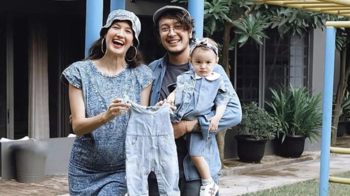 6 Gaya Bumil Nadine Chandrawinata, Variasi Gaya Etnik yang Stylish dan Menggemaskan - Photo ...