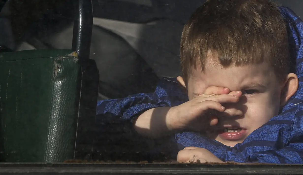 FOTO: Separatis Pro-Rusia Perintahkan Evakuasi Massal di Ukraina Timur ...