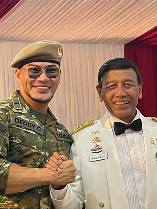 7 Potret Deddy Corbuzier Berseragam TNI, Gagah Pose Bareng 5 Jenderal ...
