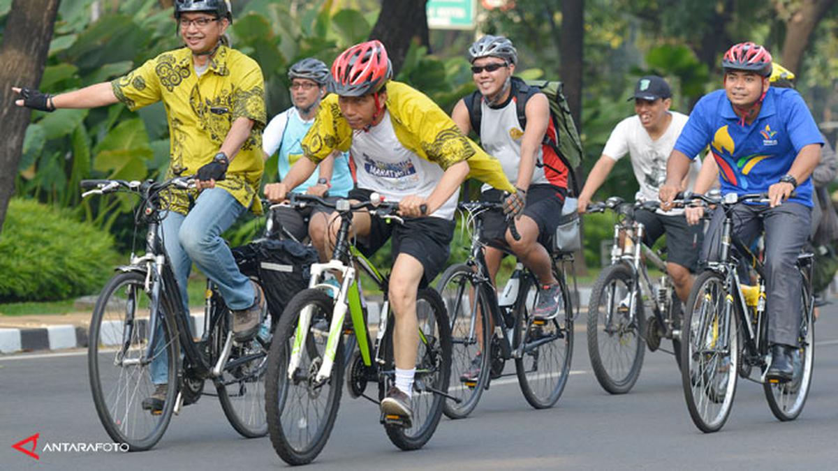 [GALERI FOTO] Aksi Kebut Jokowi Gowes Sepeda - News Liputan6.com