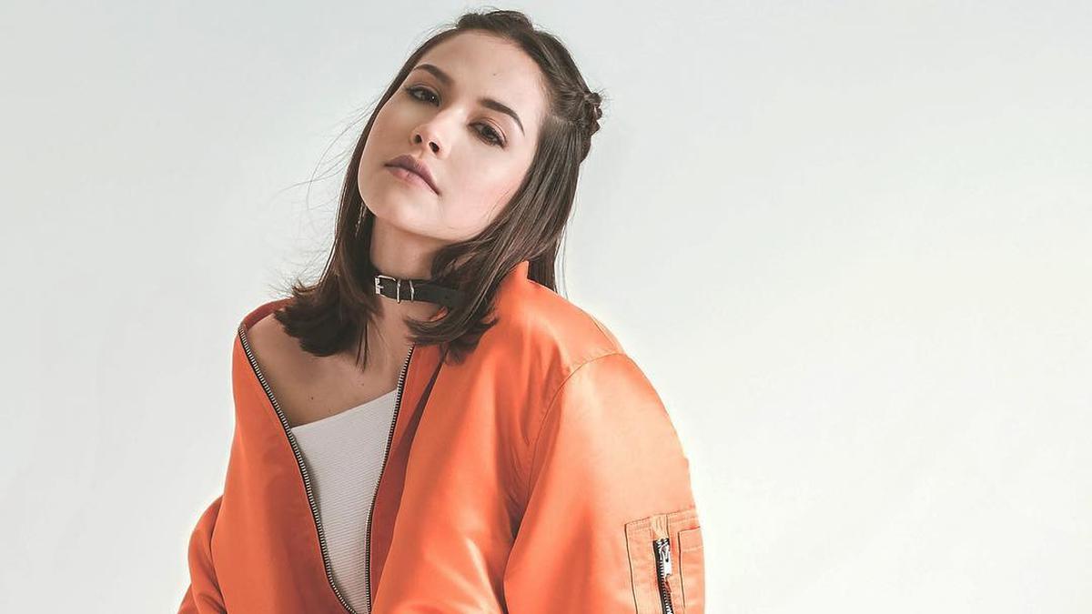 Estelle Linden Tonjolkan Watak Komedi sebagai Guru di Film Teachers ...