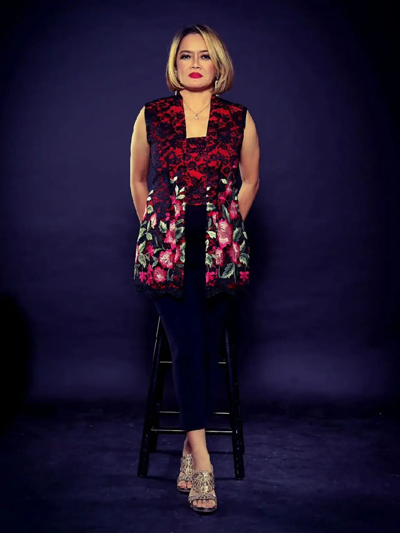 Pegiat Seni Lisa Zen Purba Antar Lini Mode Wovlea ke Ajang Bergengsi ...