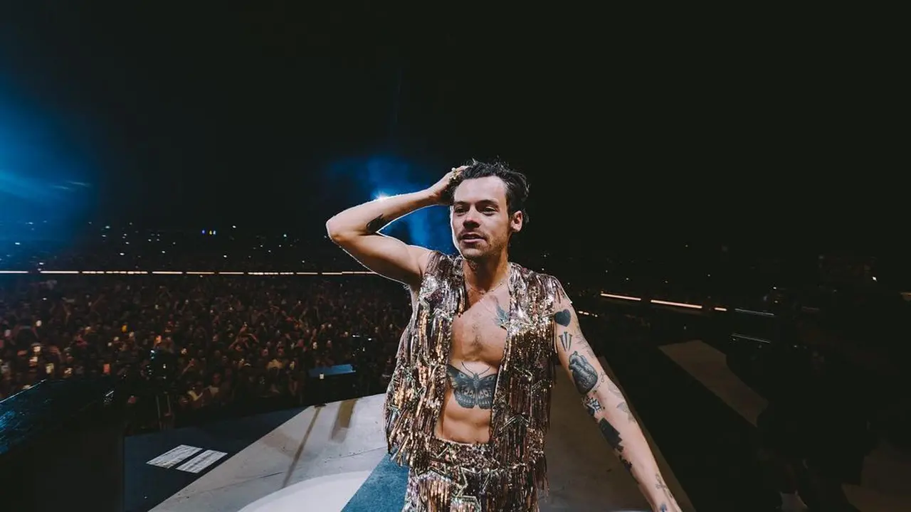Fakta Unik Harry Styles, Pencetak Sejarah di Majalah Vogue dan Ternyata ...