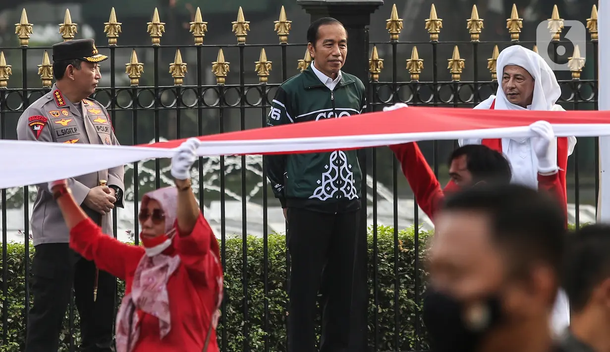 Momen Presiden Jokowi Lepas Kirab Merah Putih - Foto Liputan6.com