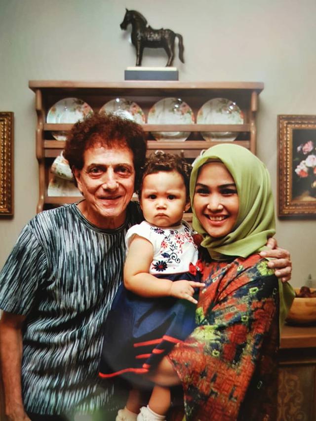 Kehidupan Rumah Tangga Harmonis Ahmad Albar dengan Dewi Sri Astuti yang ...