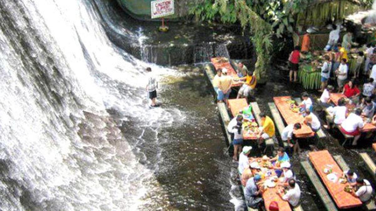 Restoran Dengan Sensasi Air Terjun di Filipina - Fashion Fimela.com