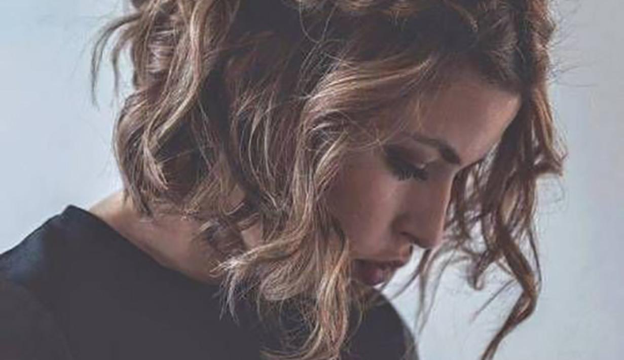 7 Tips Styling Rambut Keriting Biar Cantik Menawan - Photo Fimela.com