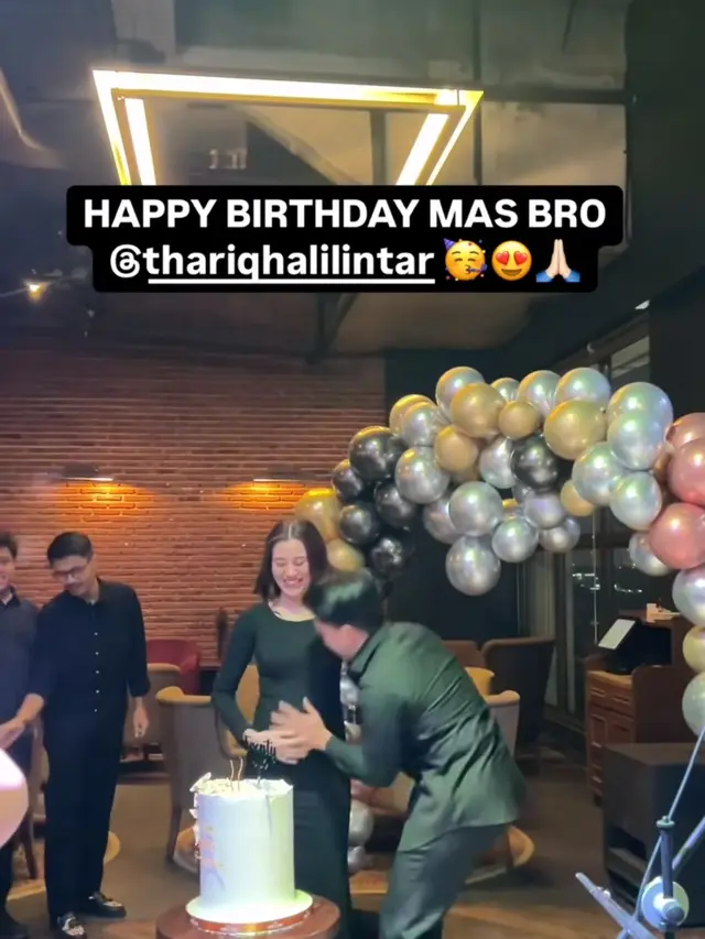 8 Potret Pesta Ultah Thariq Halilintar Bernuansa Hitam, Outfit Aaliyah Menawan - Hot Liputan6.com