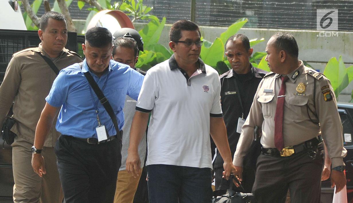 Enam Orang Terkait OTT Pejabat Jatim Dibawa ke Gedung KPK - Foto ...