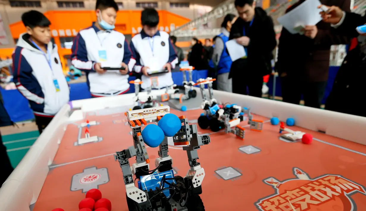 FOTO: Ratusan Siswa SD dan SMP Saling Berkompetisi dalam Lomba Robotik ...