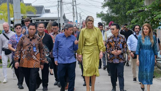 Ratu Belanda Maxima Acungi Jempol Program Bayar Cicilan KPR Pakai Sampah
