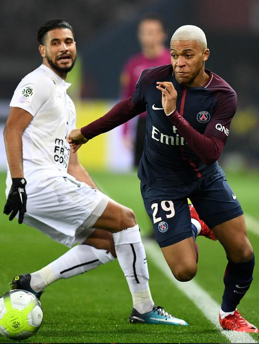 PHOTO: Ubah Warna Rambut, Bomber PSG Tampil Memukau - Foto Liputan6.com