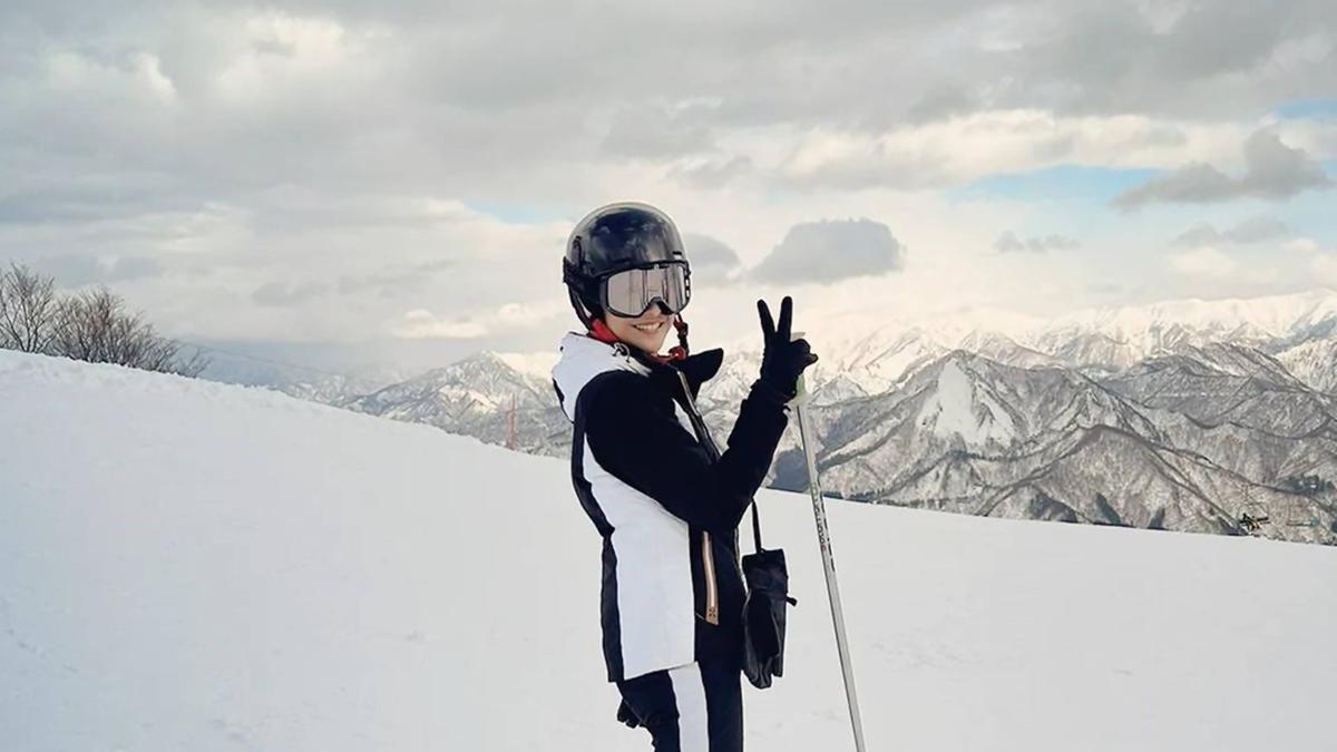 Seru Main Ski di Salju, Ini Momen LIburan Keluarga Dian Sastro di ...