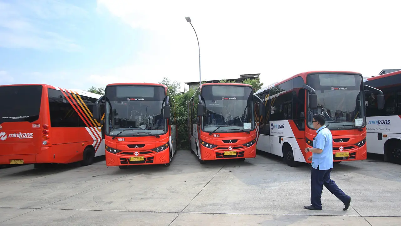 Bus Feeder Jadi Solusi Transportasi Darat Efektif - Bisnis Liputan6.com
