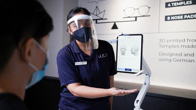 Kacamata dengan Teknologi Teranyar, Scan Wajah 3D Hingga Perakitan ...