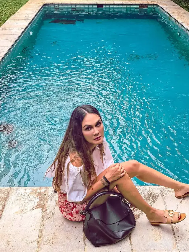 11 Inspirasi Outfit dengan Sandal ala Luna Maya, Cocok Ditiru untuk ...