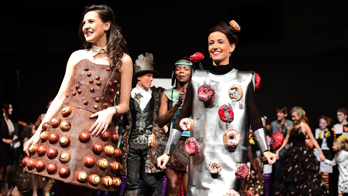 Berbahan Cokelat, Baju Para Model Ini Menggiurkan untuk Dimakan - Foto ...