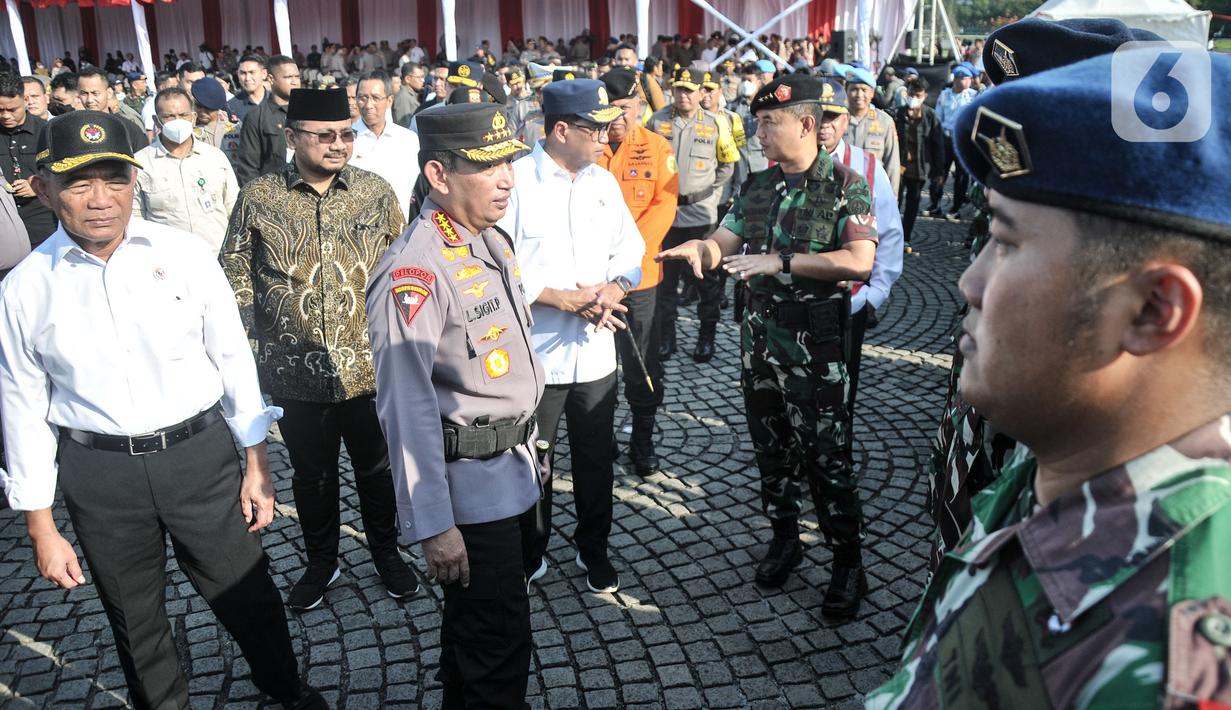 TNI - Polri Gelar Apel Pasukan Operasi Ketupat 2023 di Monas - Foto Liputan6.com