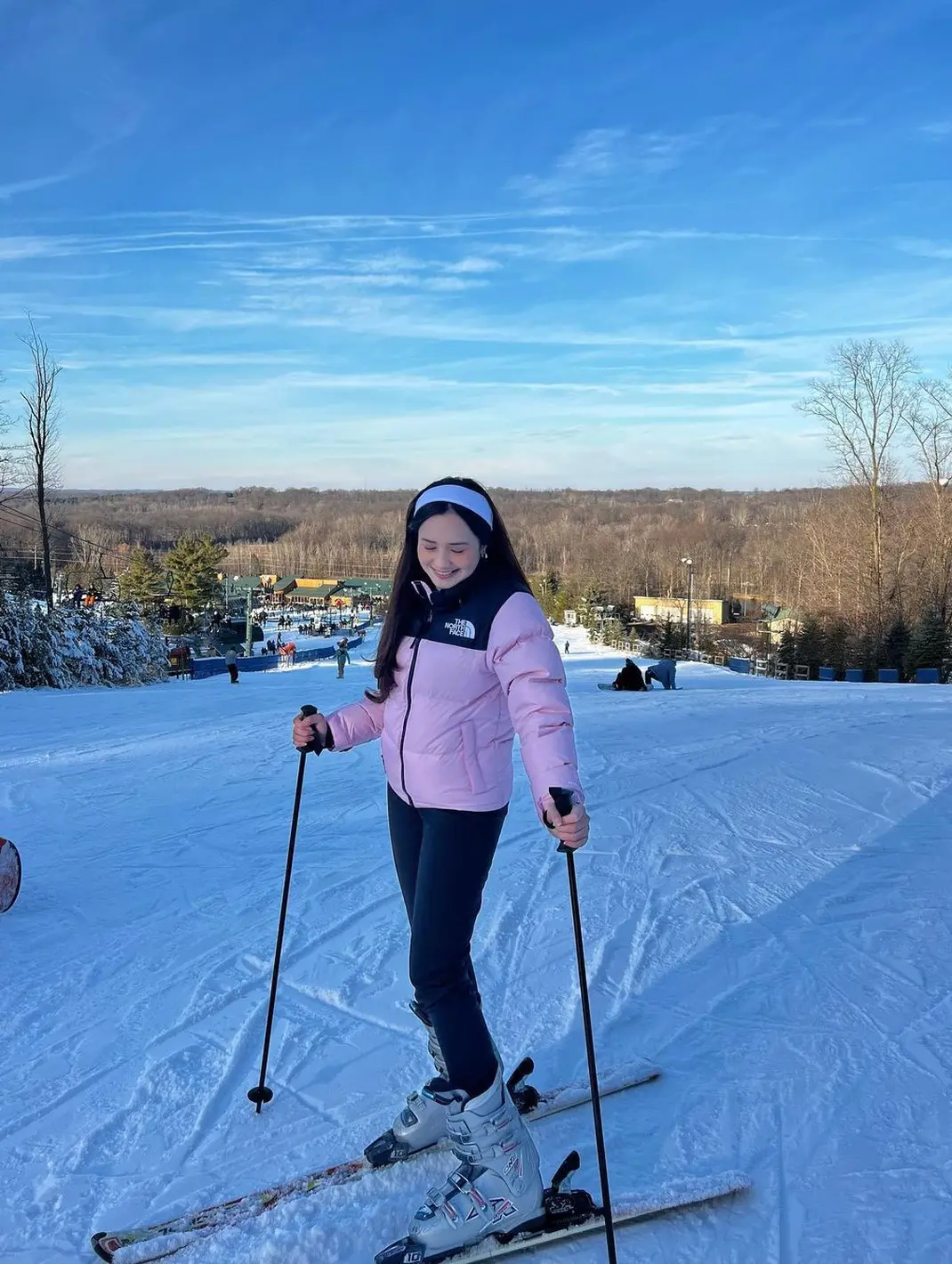 6 Potret Cantik Beby Tsabina Main Ski, Bikin Makin Betah Tinggal di Amerika Serikat