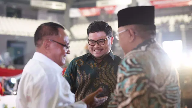 Bupati Kediri Mas Dhito Terima Penghargaan Pembina Koperasi Andalan dari Dekopin - News Liputan6.com