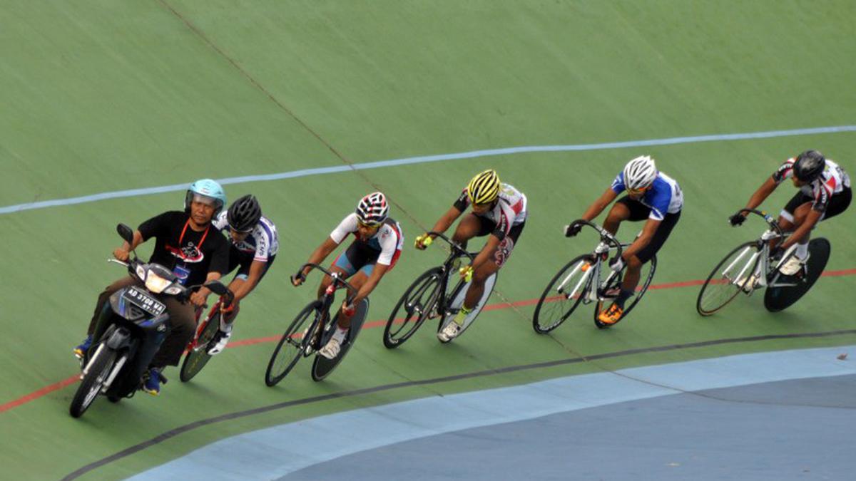 Pebalap Sepeda Pelatnas Rajai Indonesia Velorace di Solo