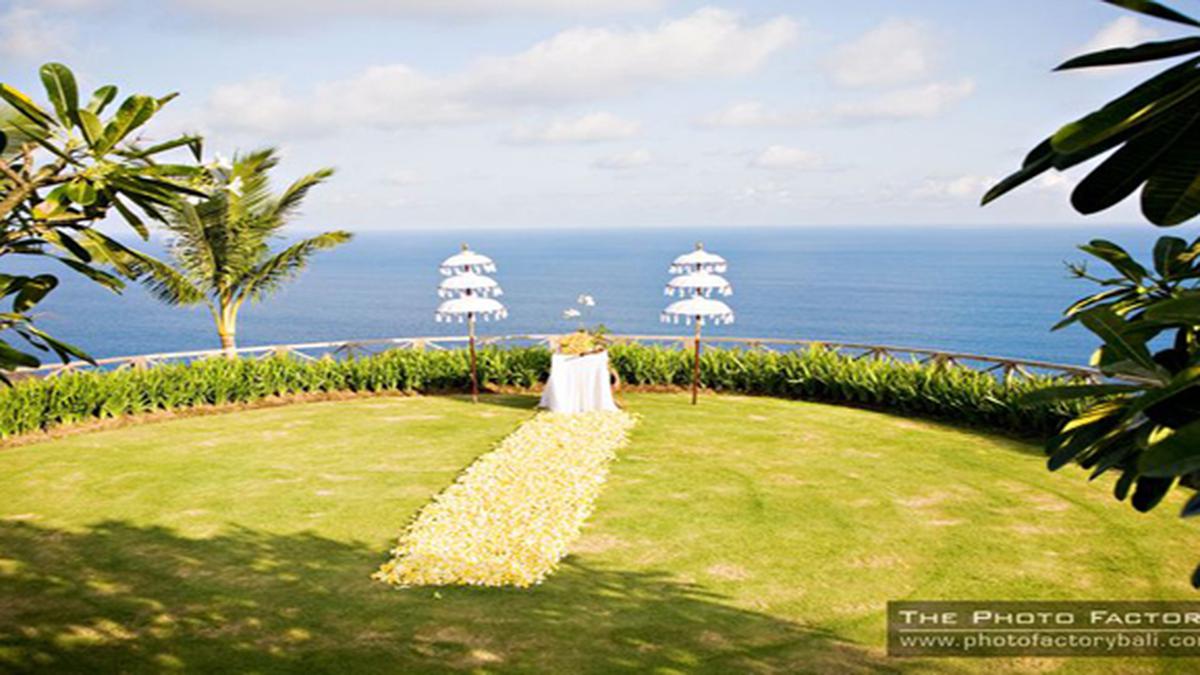 9 Tempat Resepsi Pernikahan Terfavorit di Bali (3)