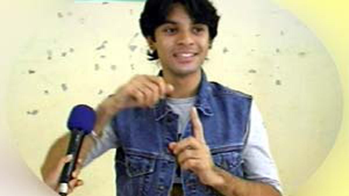 Didi Riyadi Belajar Bahasa Isyarat - ShowBiz Liputan6.com