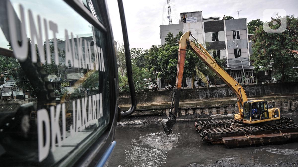 Gerebek Lumpur Kali Cideng - Foto Liputan6.com