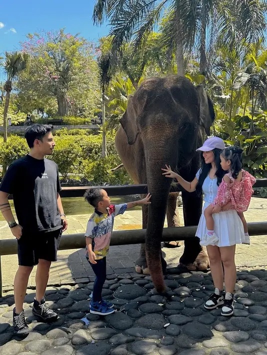 Momen Seru Rachel Vennya dan Okin Ajak Anak Liburan Bareng ke Bali ...