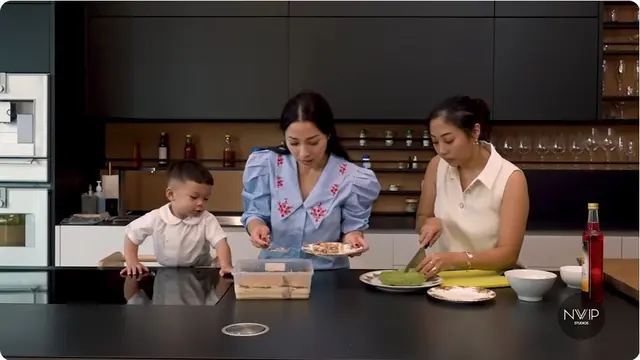 8 Potret Keseharian Nikita Willy di Bulan Ramadhan, Ajak Baby Issa Bikin Takjil - Hot Liputan6.com