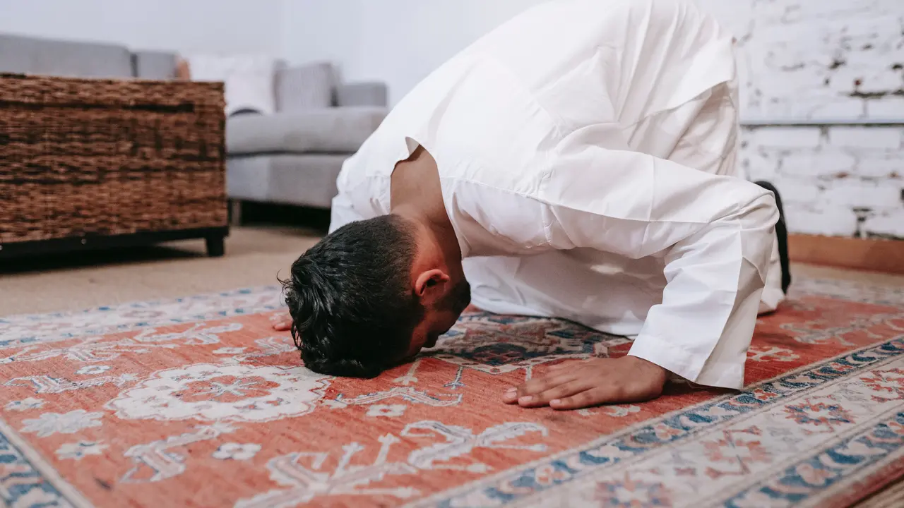 Doa Itidal Lengkap Bahasa Arab, Latin, dan Artinya dalam Sholat ...