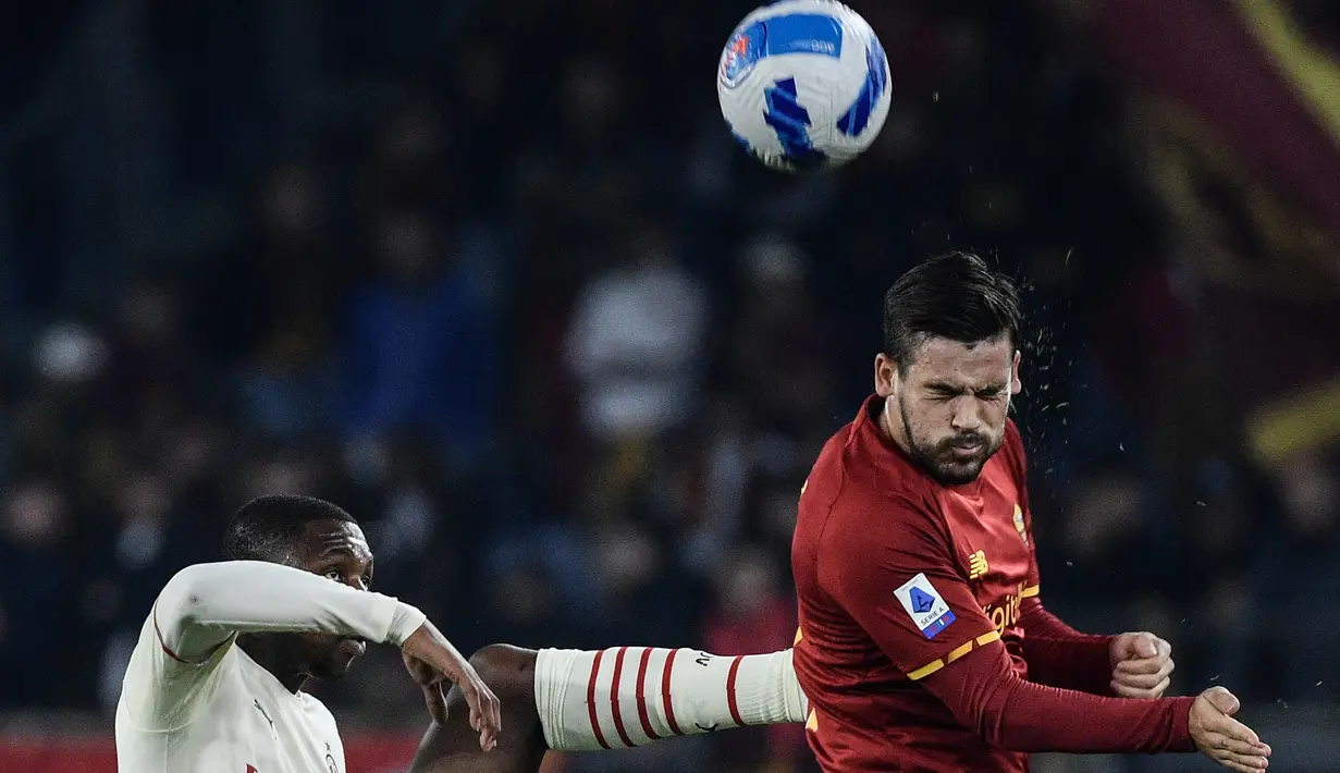 FOTO: Sepuluh Pemain AC Milan Taklukkan AS Roma - Foto Liputan6.com