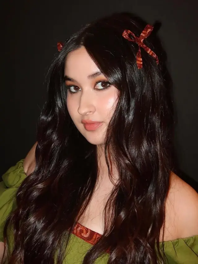 9 Inspirasi Model Rambut ala Stephanie Poetri, Panjang Bergelombang ...