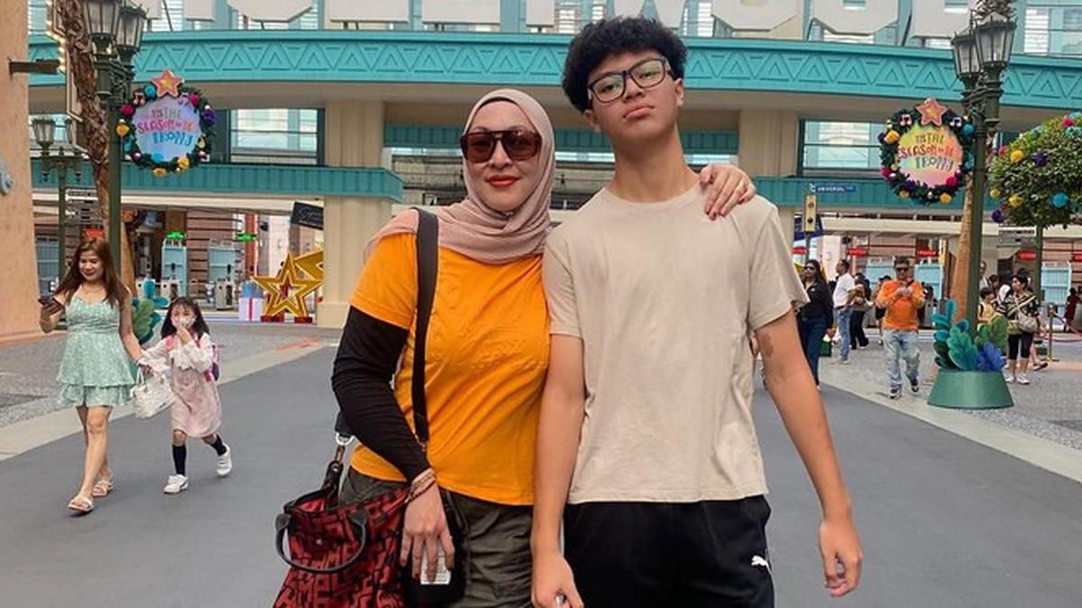 Sempat Berpisah 10 Tahun, Ini 8 Potret Kompak Angelina Sondakh dan ...