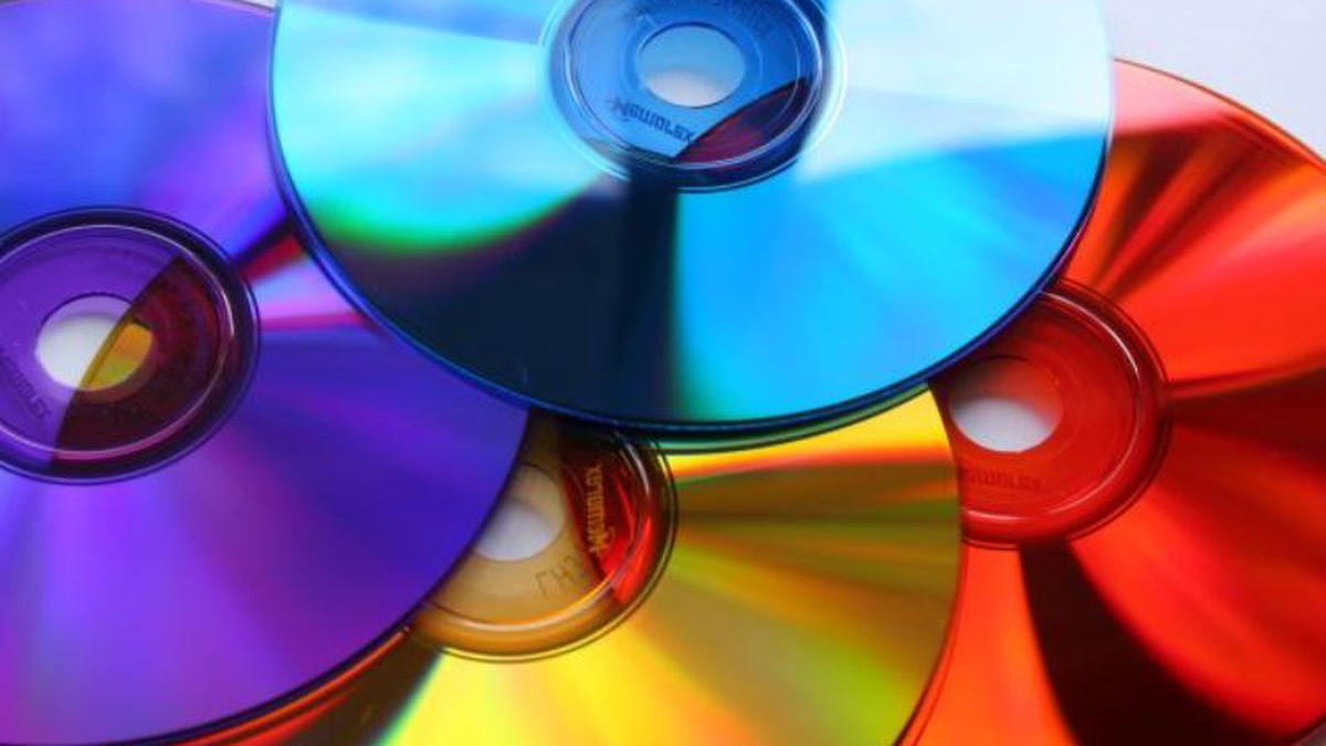 Ini Cara Menyulap Kepingan CD Bekas Menjadi Barang Baru yang Ajib